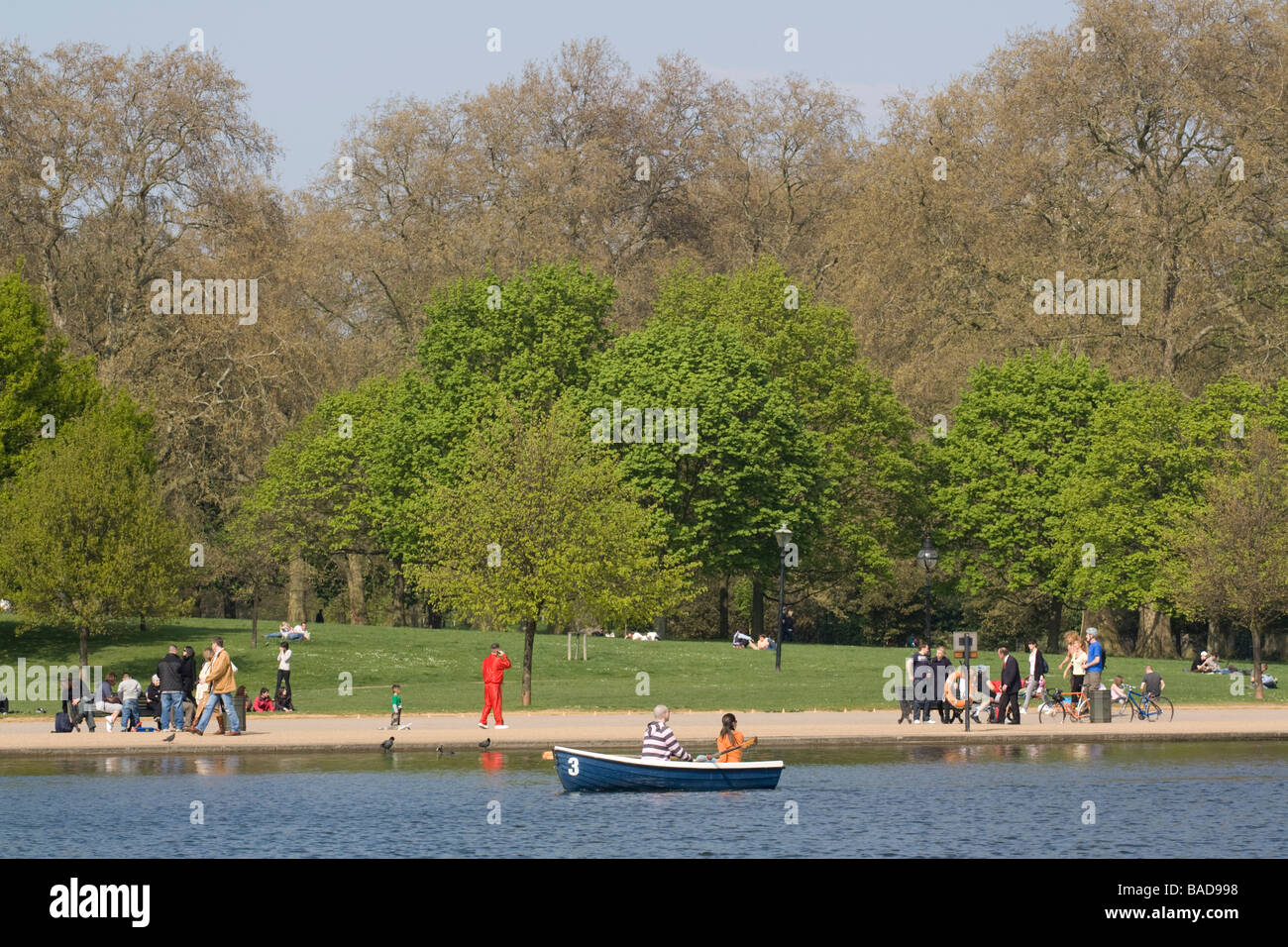 Hyde park london spring hi-res stock photography and images - Alamy
