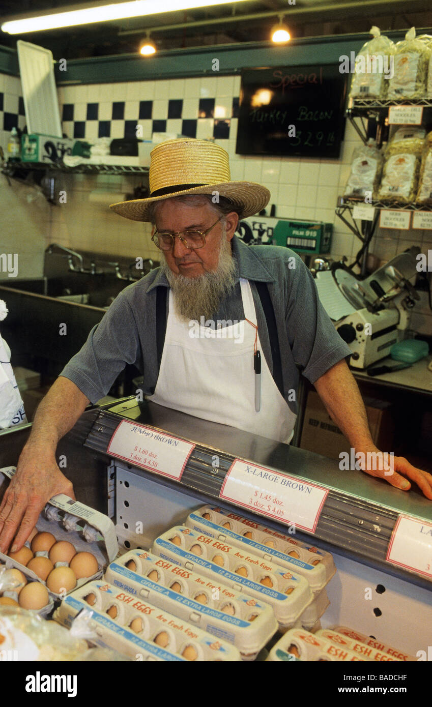 Amish reading hi-res stock photography and images - Alamy