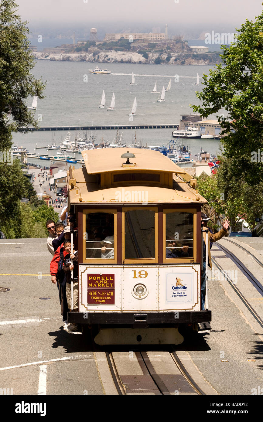 United States, California, San Francisco, cable car in a street slope ...
