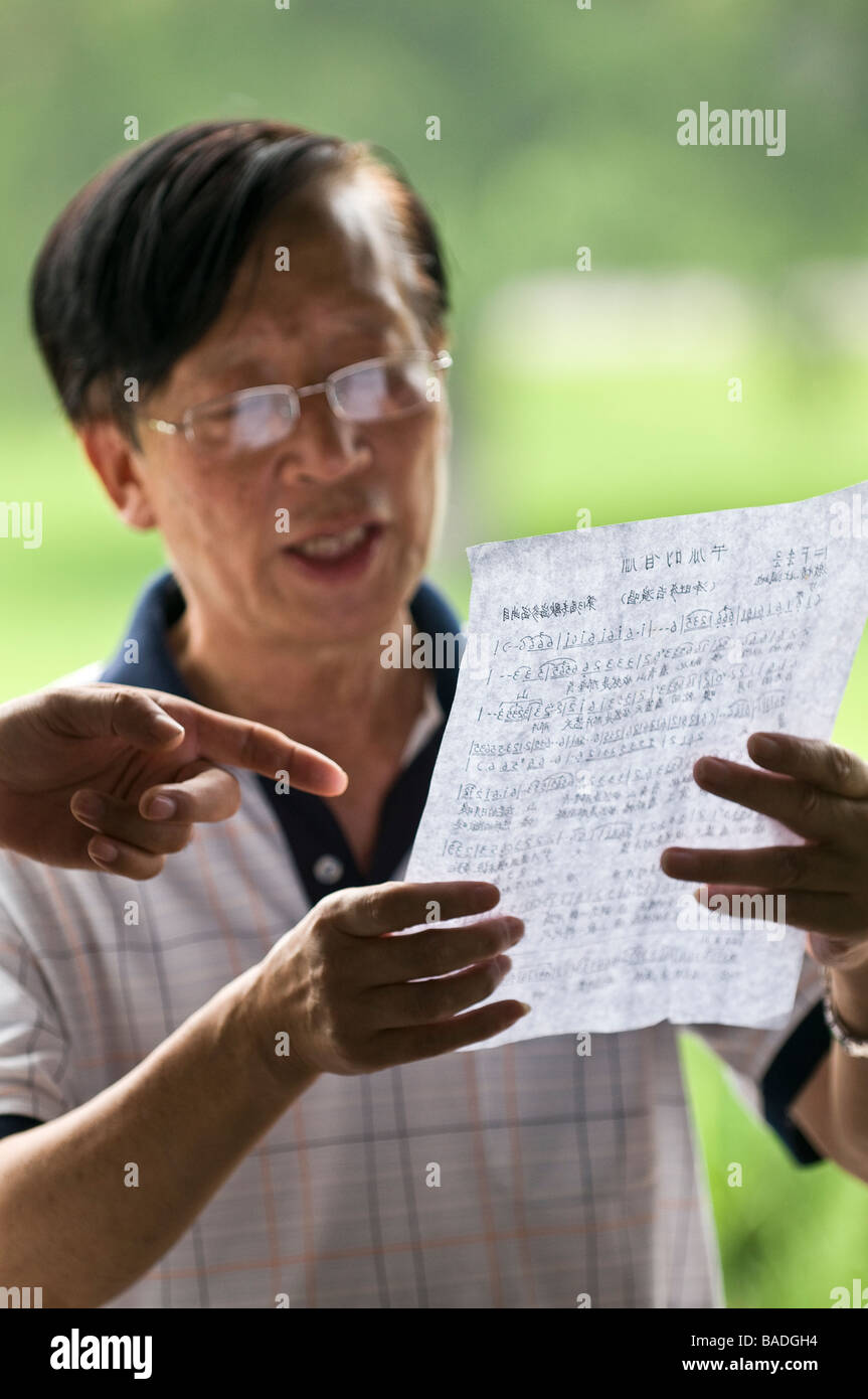 Man practices singing traditional Chinese Opera on Sunday outing ...