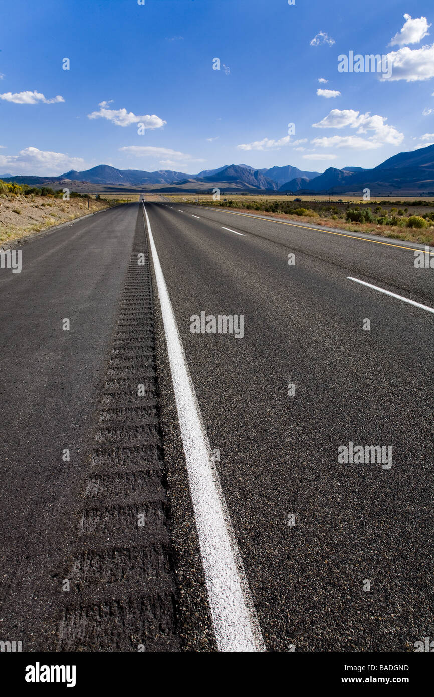 Endless highway hi-res stock photography and images - Alamy