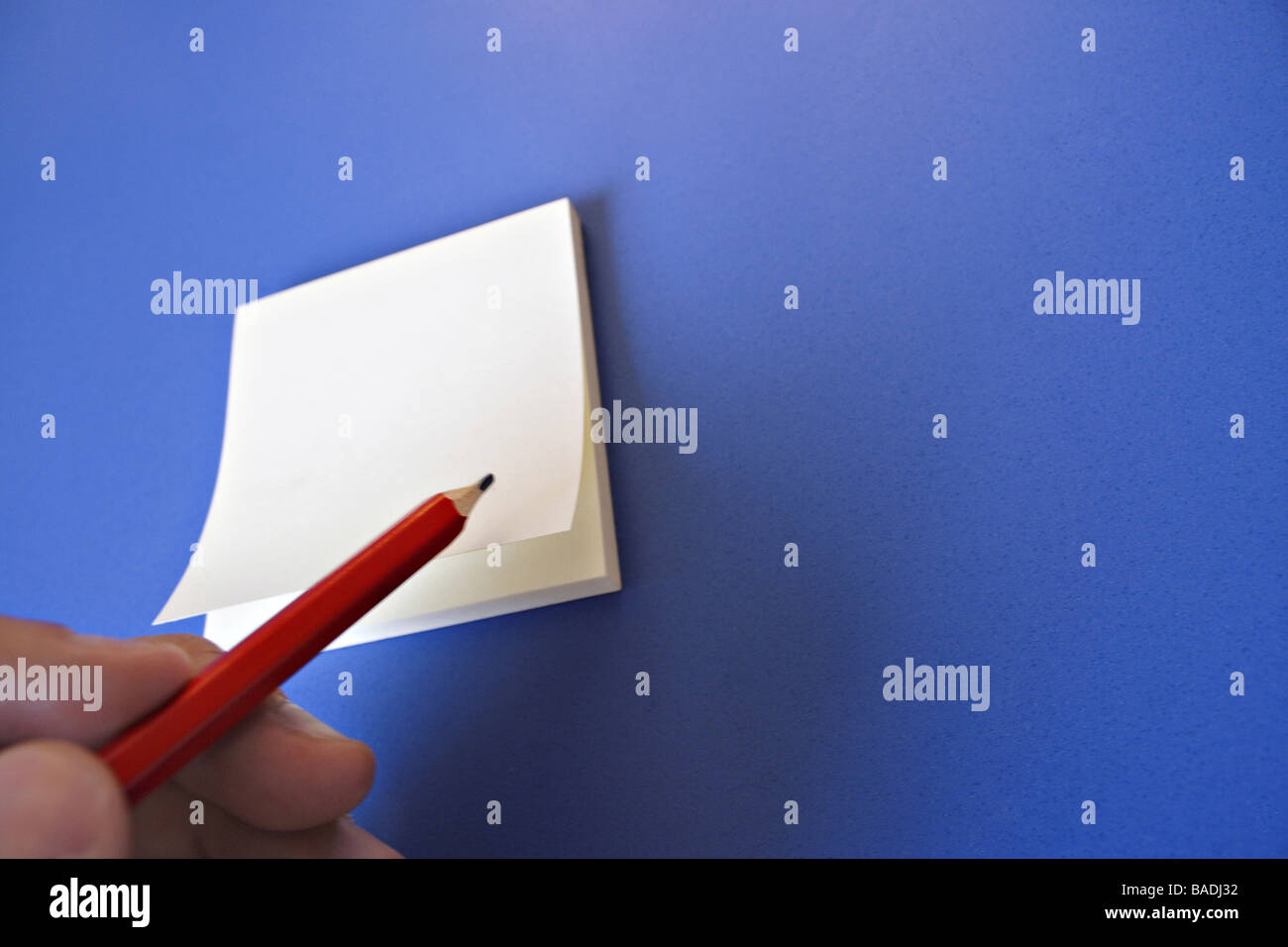 Note and pencil Stock Photo - Alamy