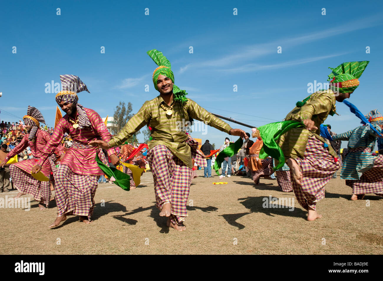Bhangra dance hi-res stock photography and images - Alamy
