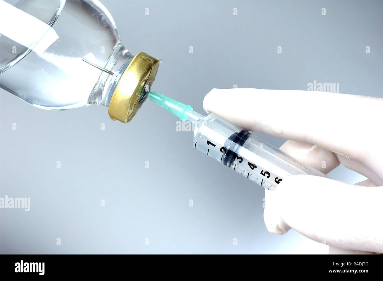 Syringe and bottle Stock Photo - Alamy