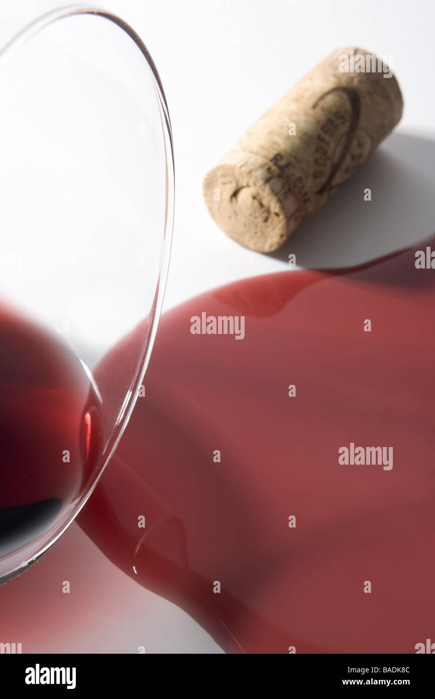 Spilt drinks hi-res stock photography and images - Alamy