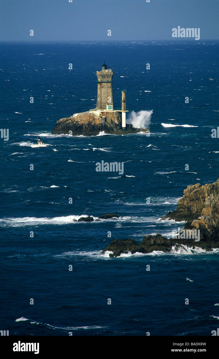 France, Finistere, Pointe du Raz, Phare de la Vieille lighthouse Stock ...