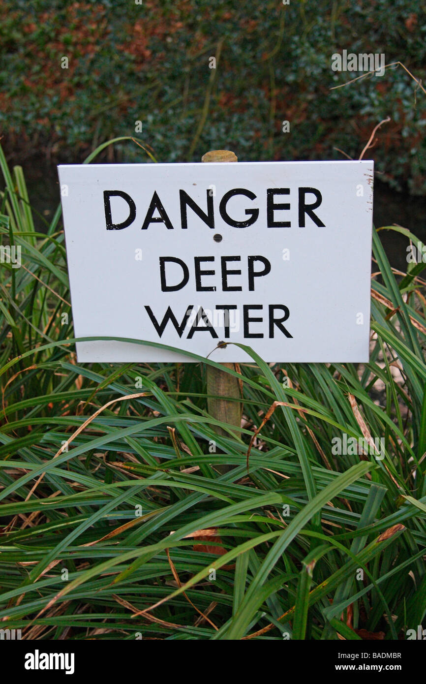 "Danger deep water" warning sign Stock Photo - Alamy