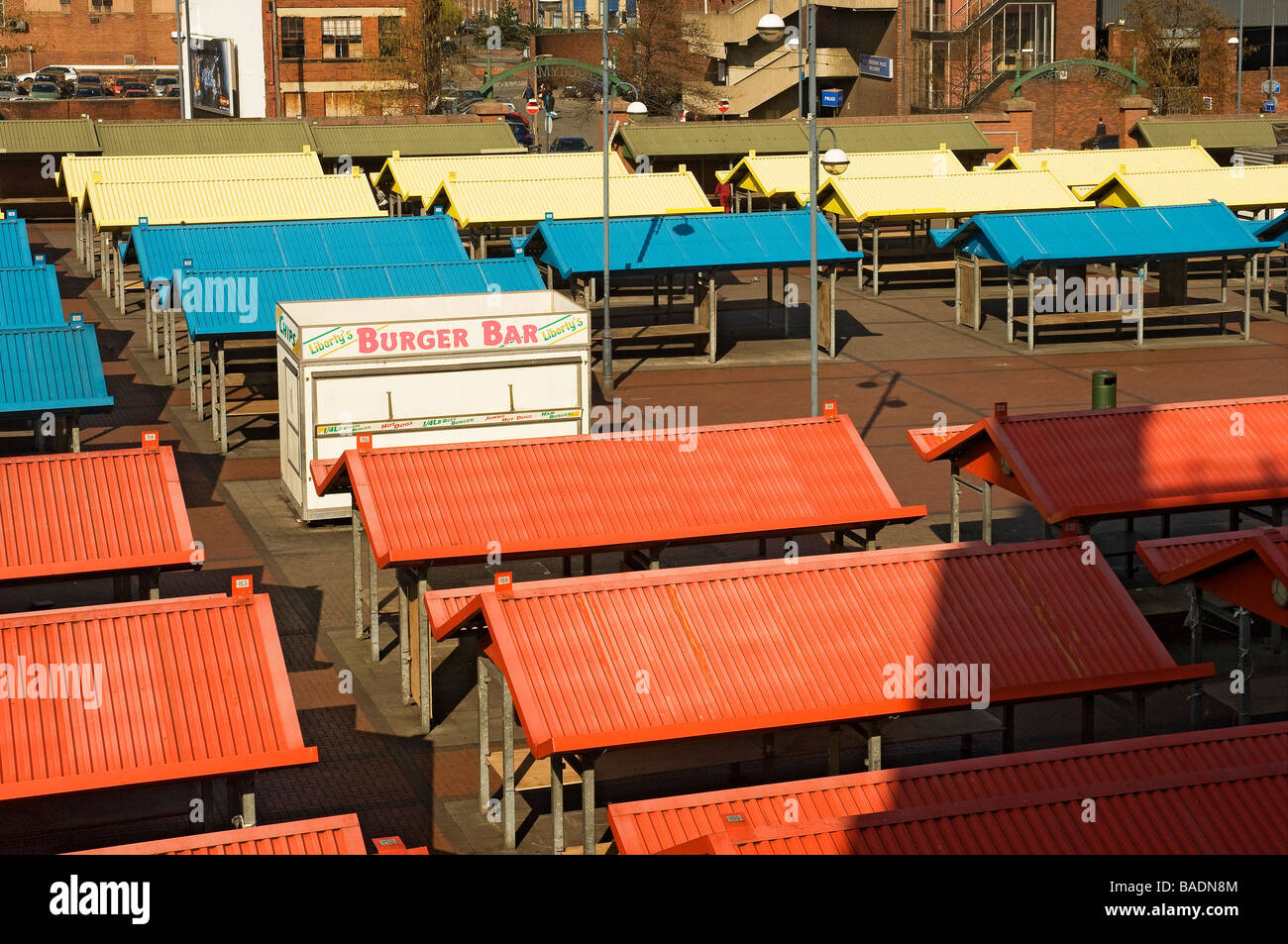 Empty market stalls hi-res stock photography and images - Alamy