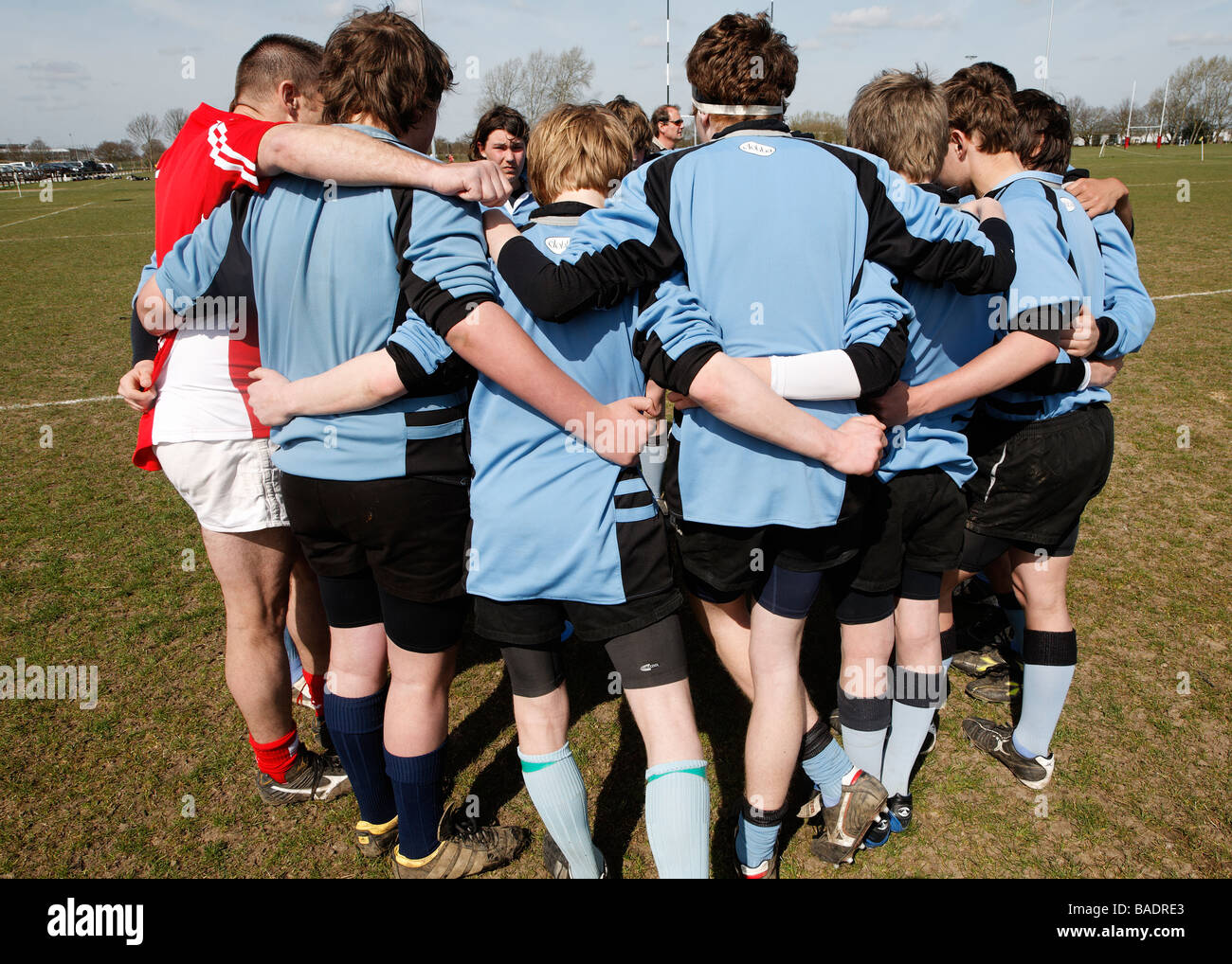 Boys rugby team group huddle before the match Stock Photo - Alamy