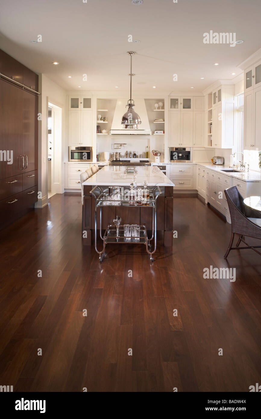 Rich people dining hi-res stock photography and images - Alamy