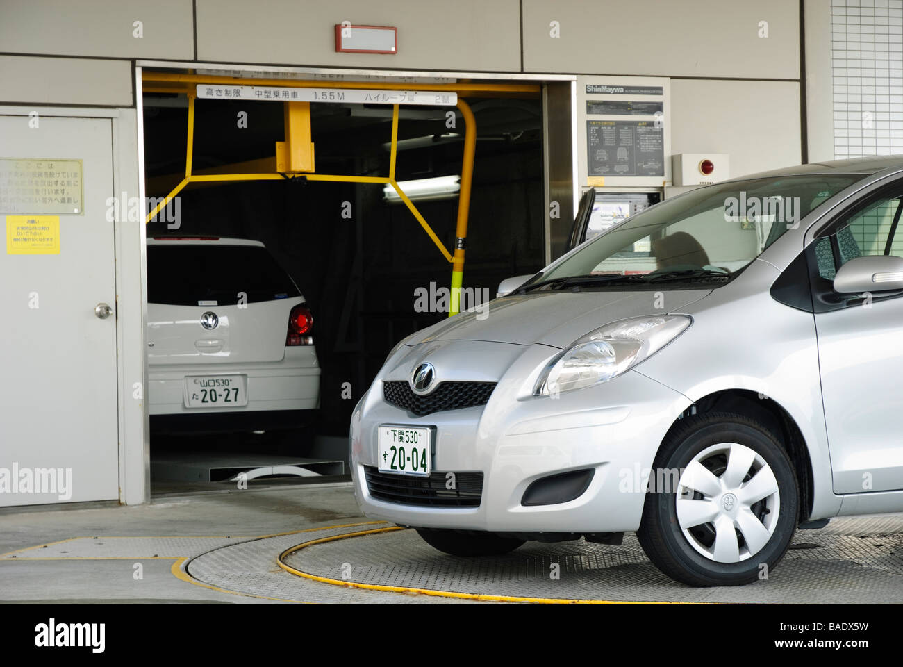 Car entering parking lot hi-res stock photography and images - Alamy