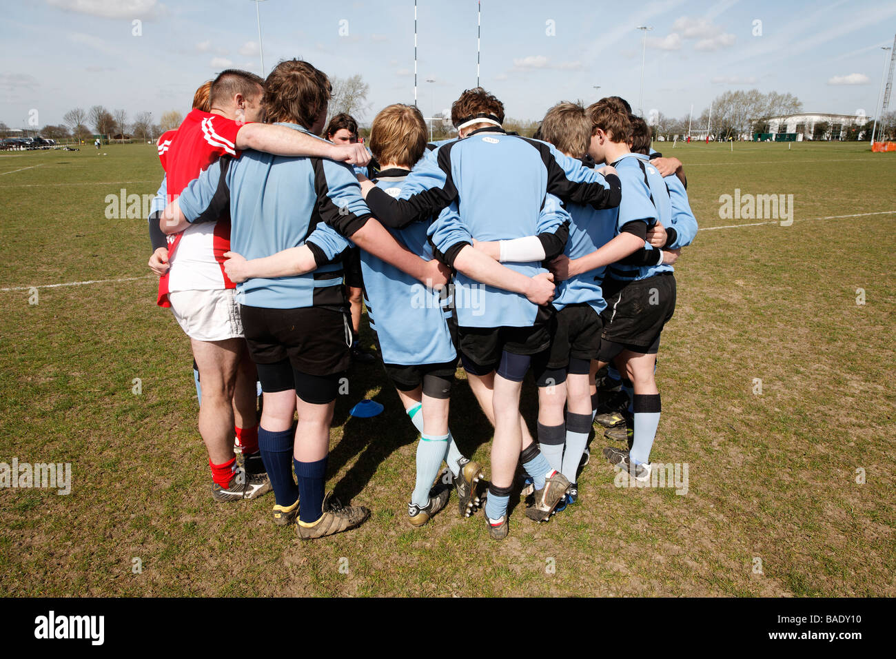 Boys rugby team group huddle before the match Stock Photo - Alamy