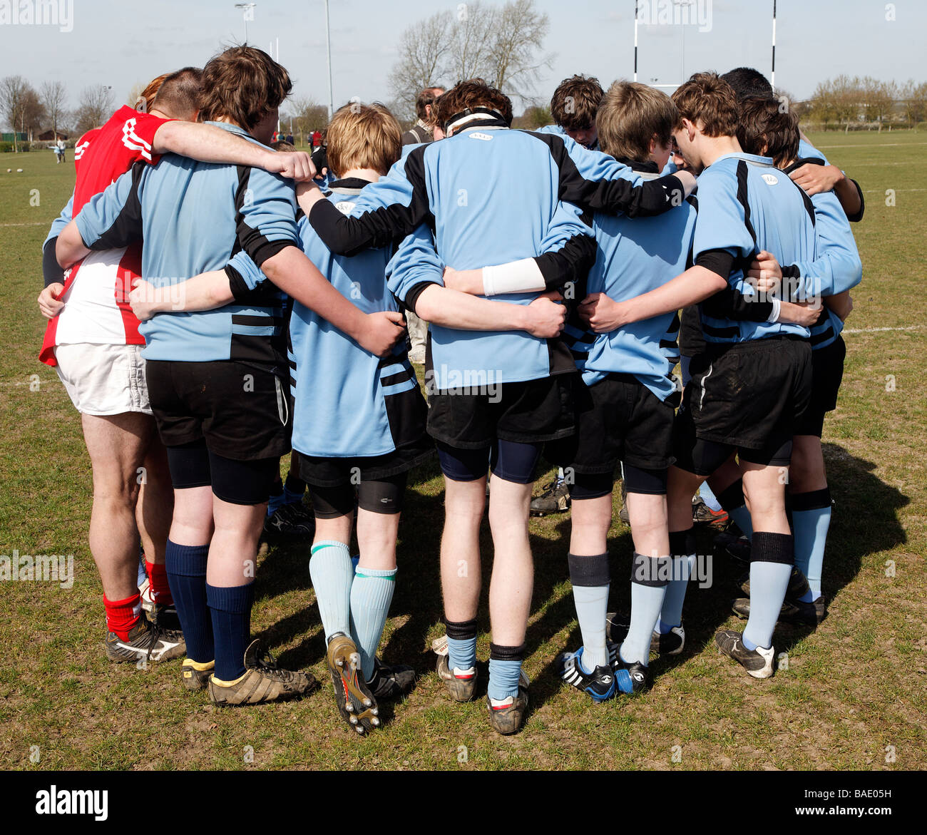 Rugby team huddle before the game Stock Photo - Alamy