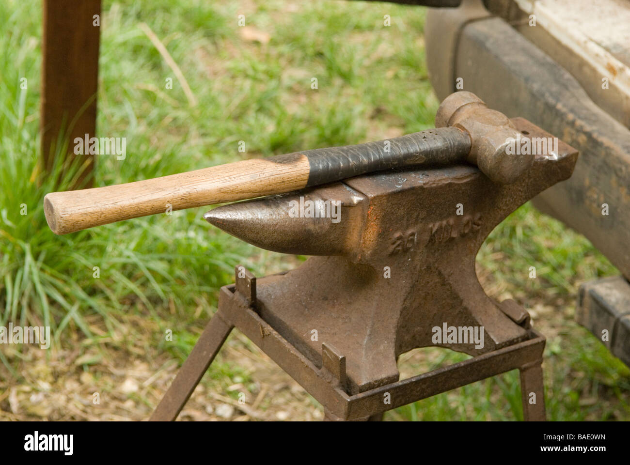 Farriers anvil and hammer Stock Photo - Alamy
