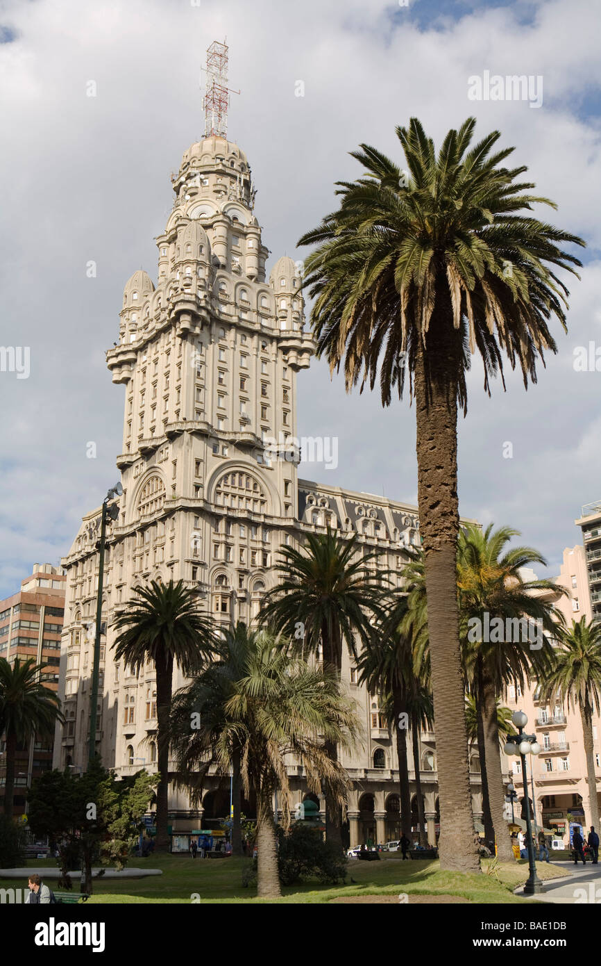 Government building square independence hi-res stock photography and ...