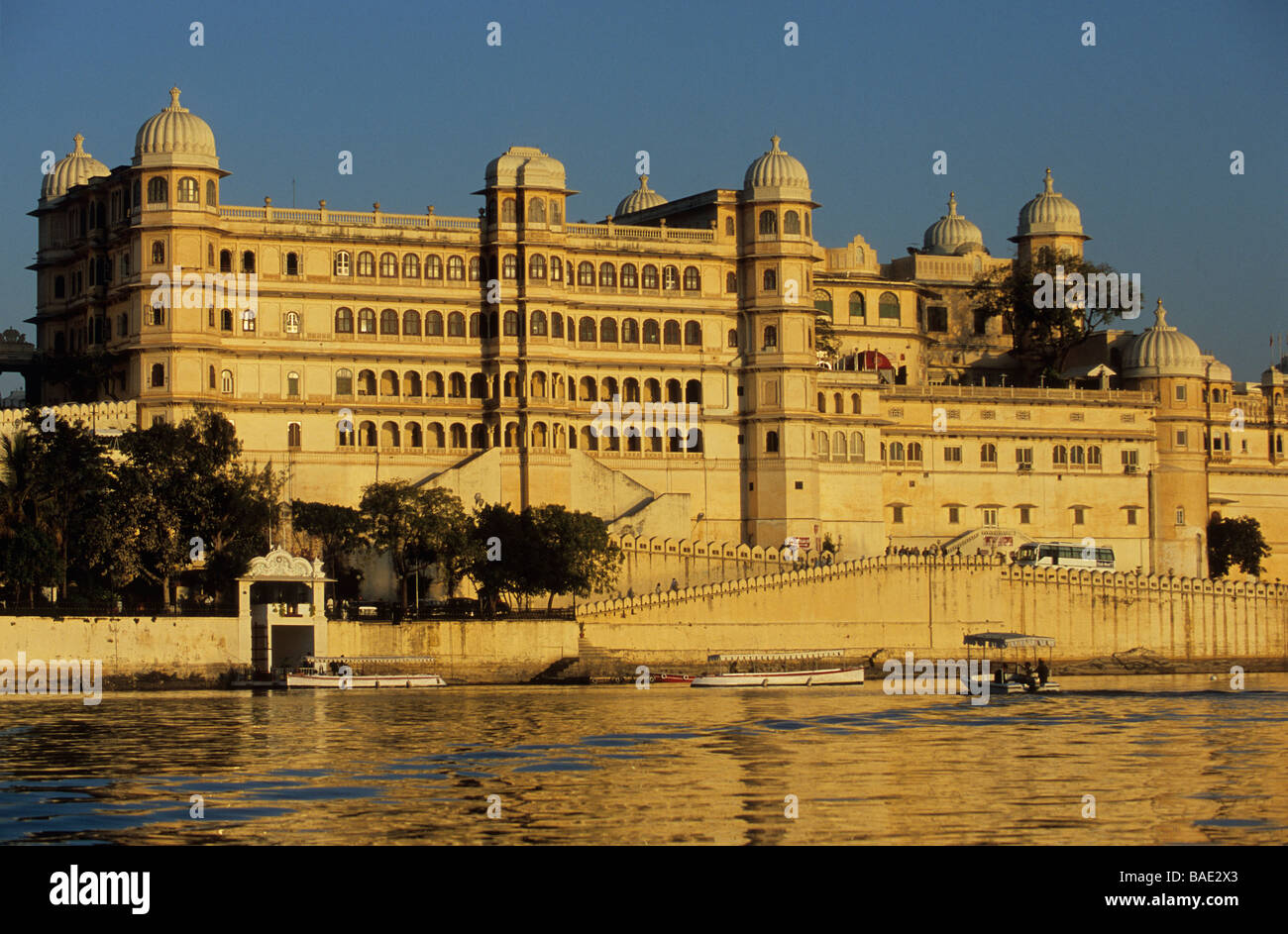India, Rajasthan State, Udaipur, the City Palace, King Palace and lake ...