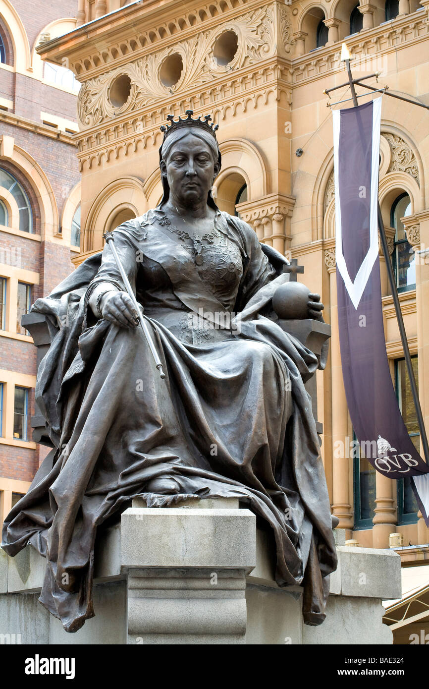 Sydney queen statue building hi-res stock photography and images - Alamy