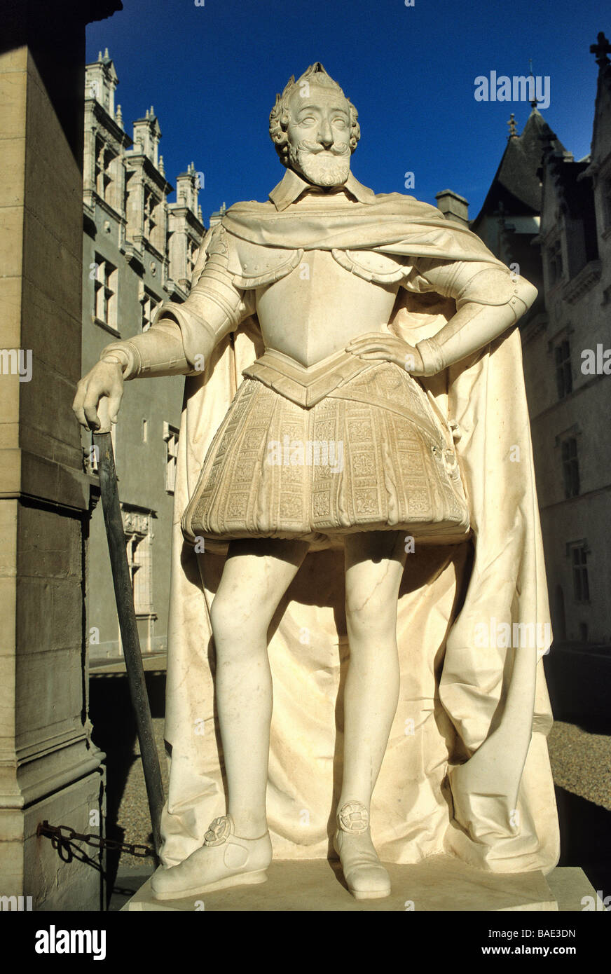 King henri iv statue hi-res stock photography and images - Alamy