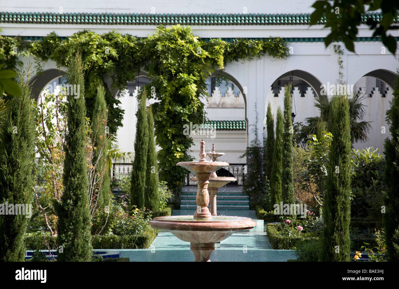Mosque garden hi-res stock photography and images - Alamy