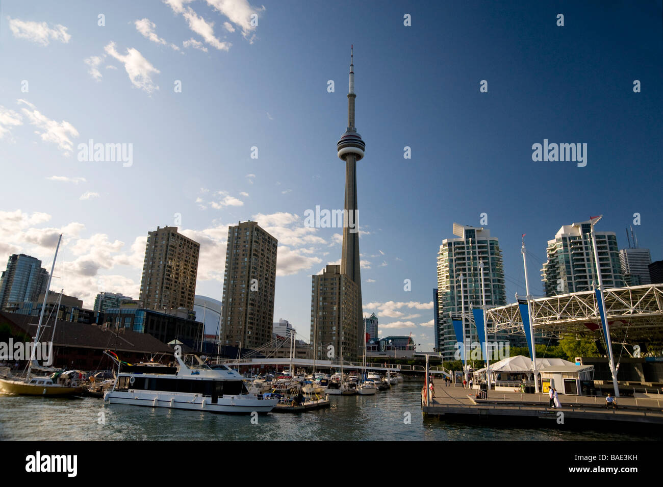 Harbourfront wharf hi-res stock photography and images - Alamy
