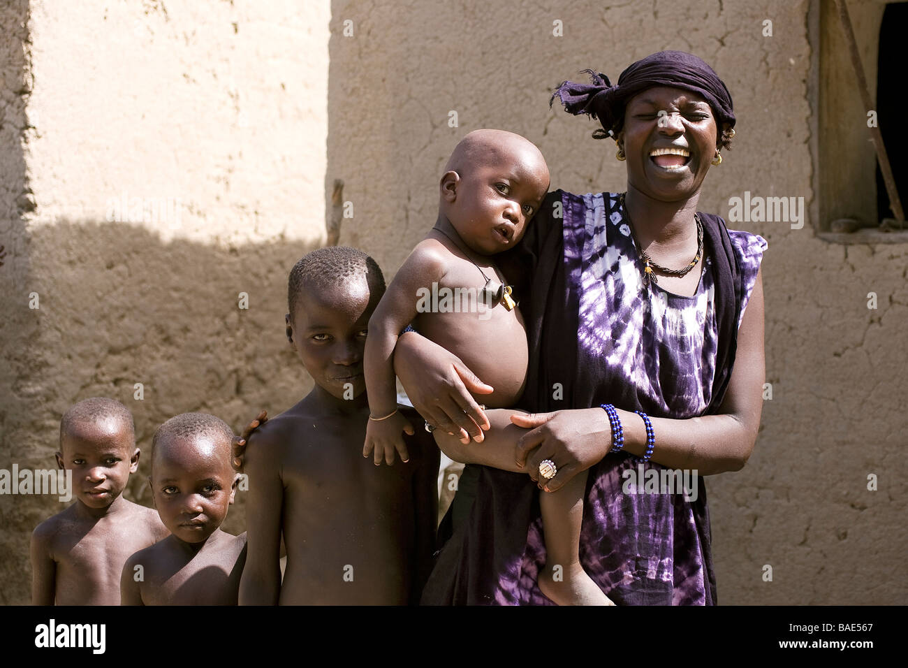 Mali, Malian woman and children Stock Photo - Alamy