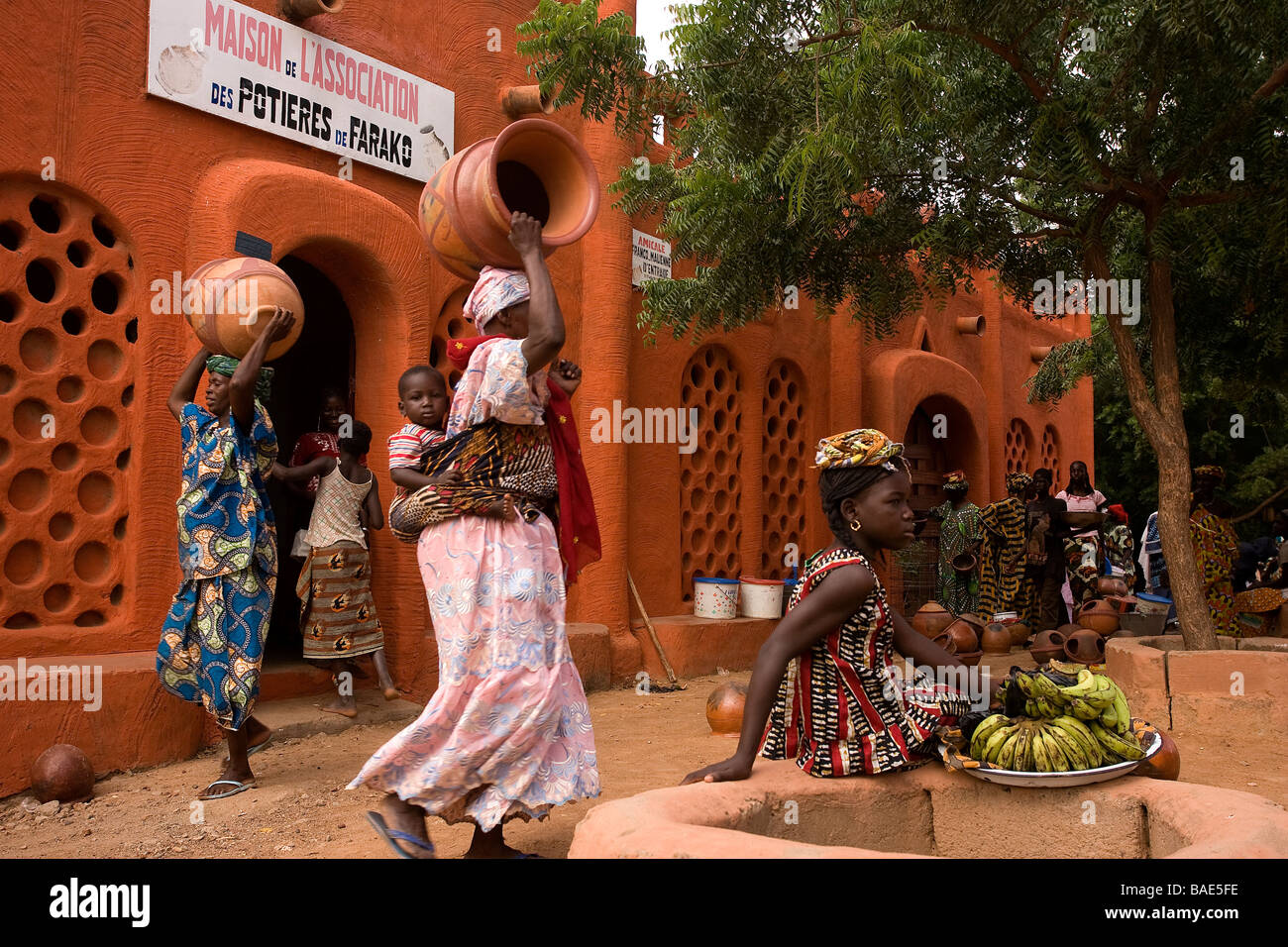 Mali segou pottery hi-res stock photography and images - Alamy