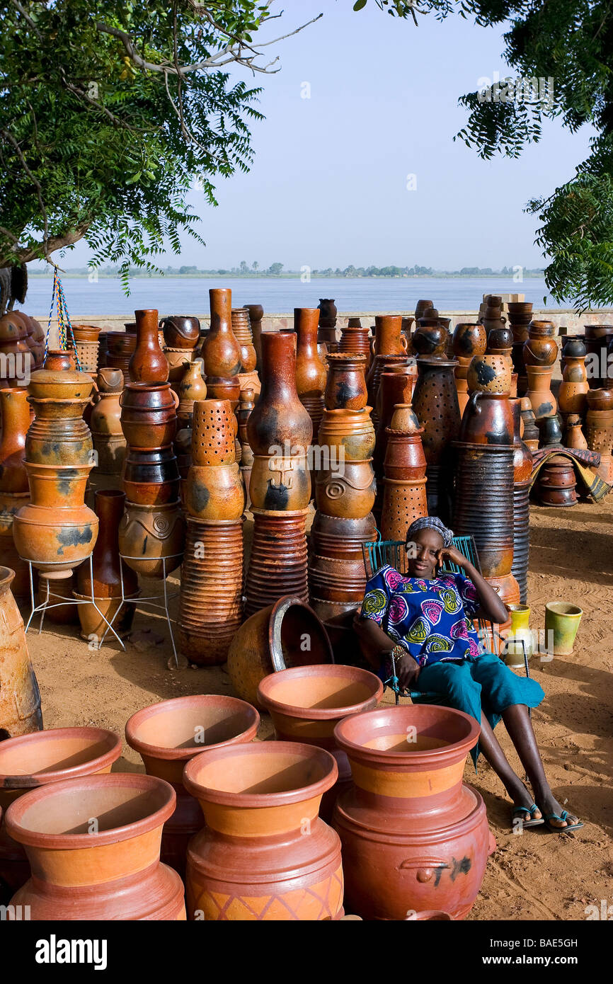 Mali pottery hi-res stock photography and images - Alamy