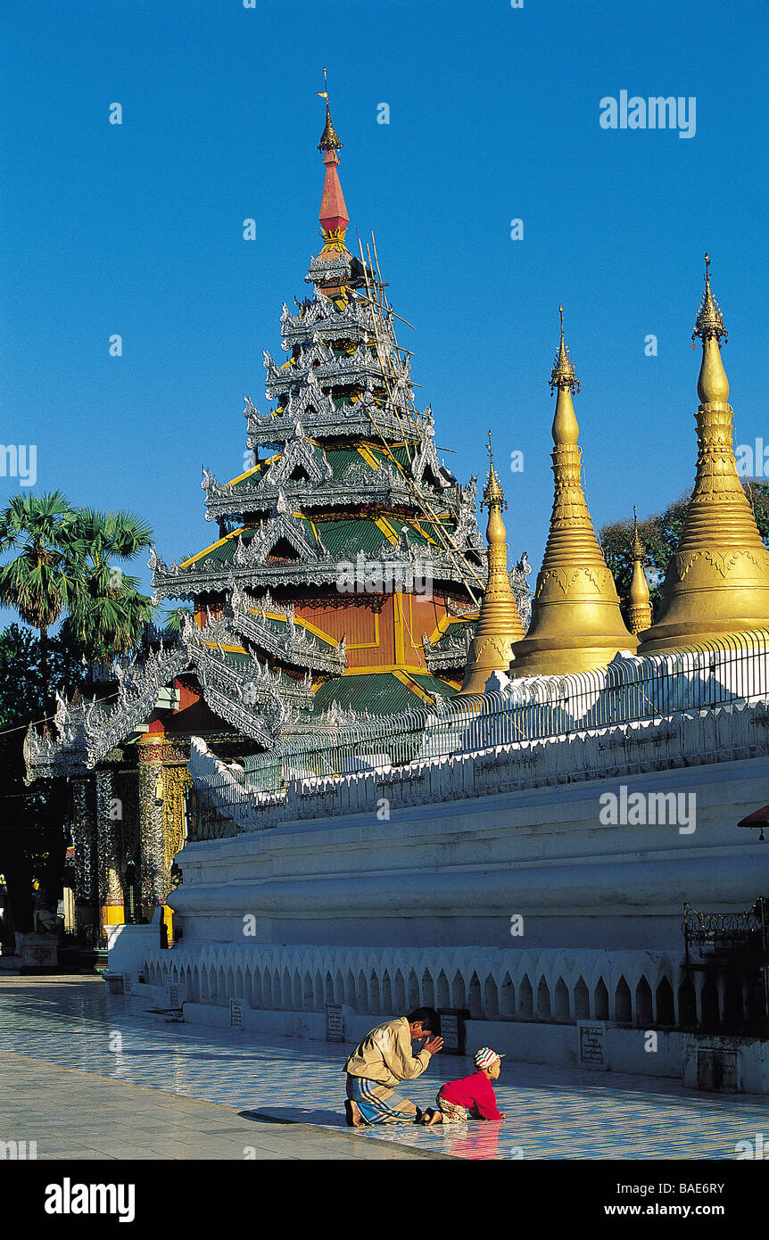 Myanmar (Burma), Bago Division, Pegu, Shwemawdaw Pagoda, Buddhist ...