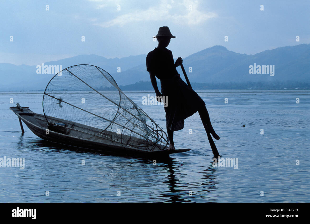 Myanmar (Burma), Shan State, Inle Lake, fisherman of Intha ethnic group ...
