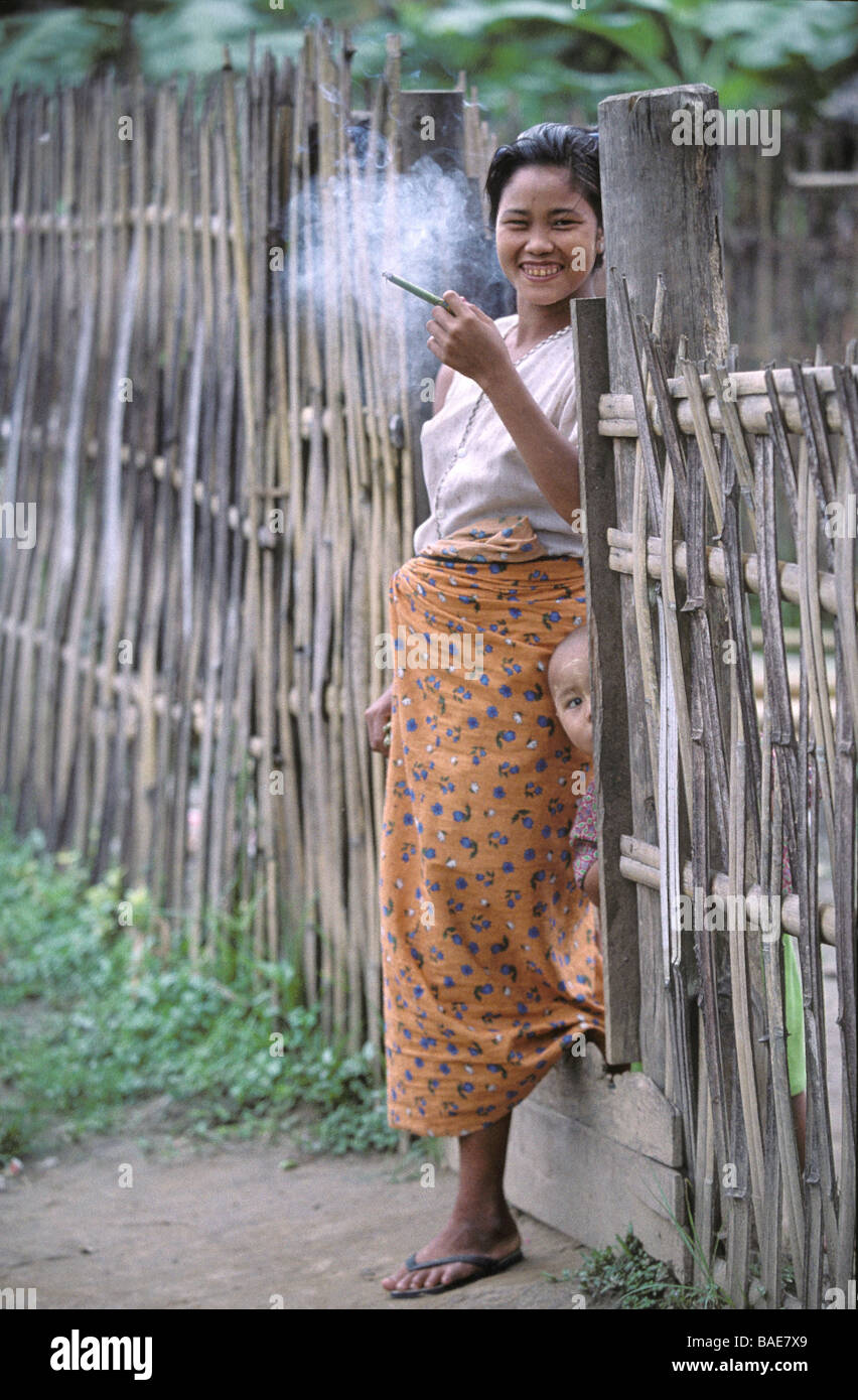 Myanmar (Burma), Bago Division, surroundings of Taungoo, Sein Ye, woman ...