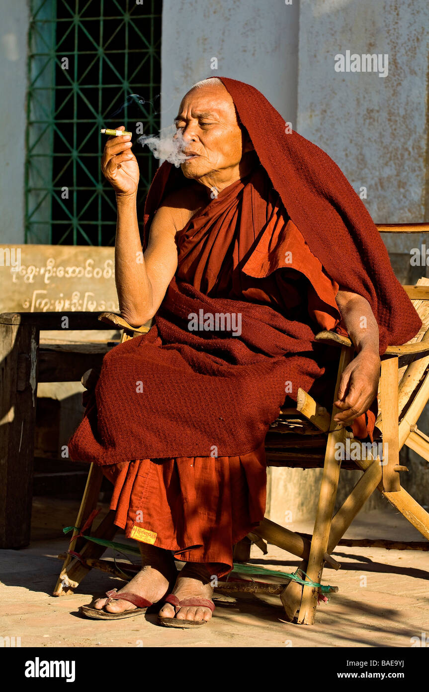 Myanmar (Burma), Sagaing Division, Po Win Daung, Shwe Ba Taung Temple ...