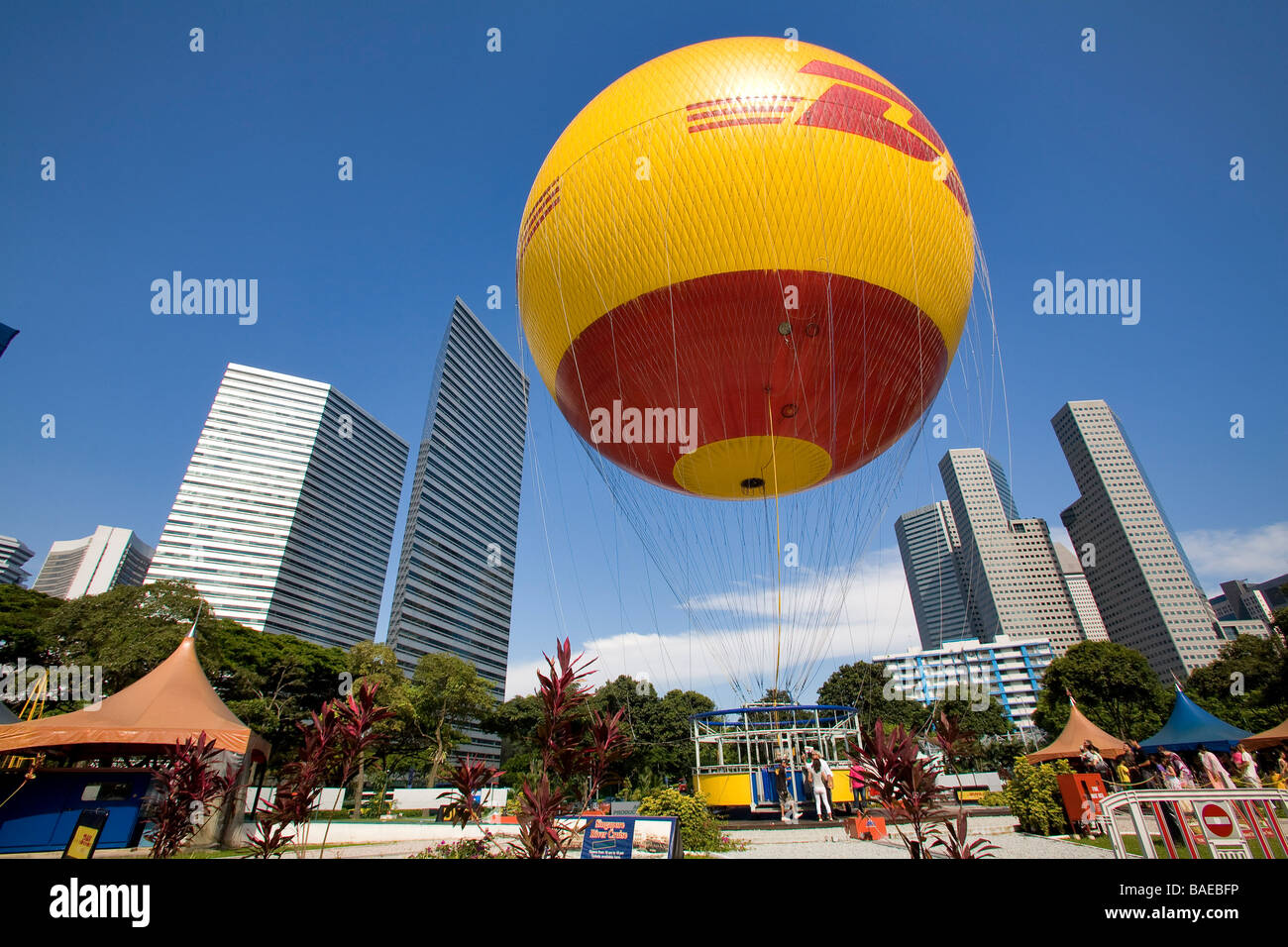 Singapore, Tan Quee Lan Street, DHL Balloon tourism-oriented Stock ...