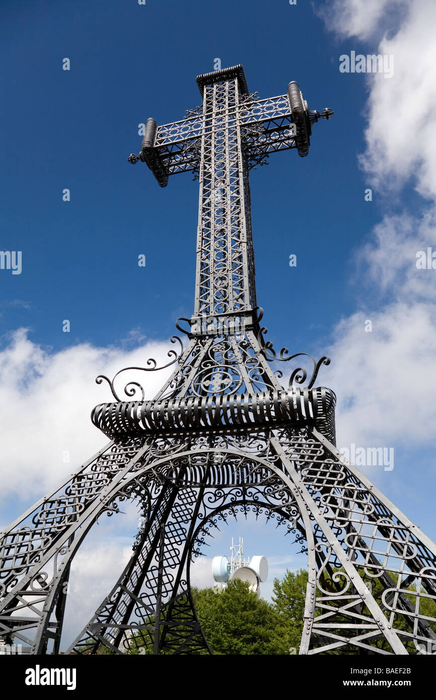 Wrought iron cross on top of mount Amiata Tuscany Stock Photo - Alamy