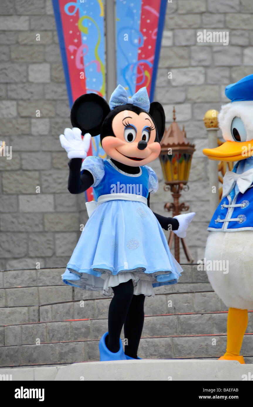 Disney world characters hi-res stock photography and images - Alamy