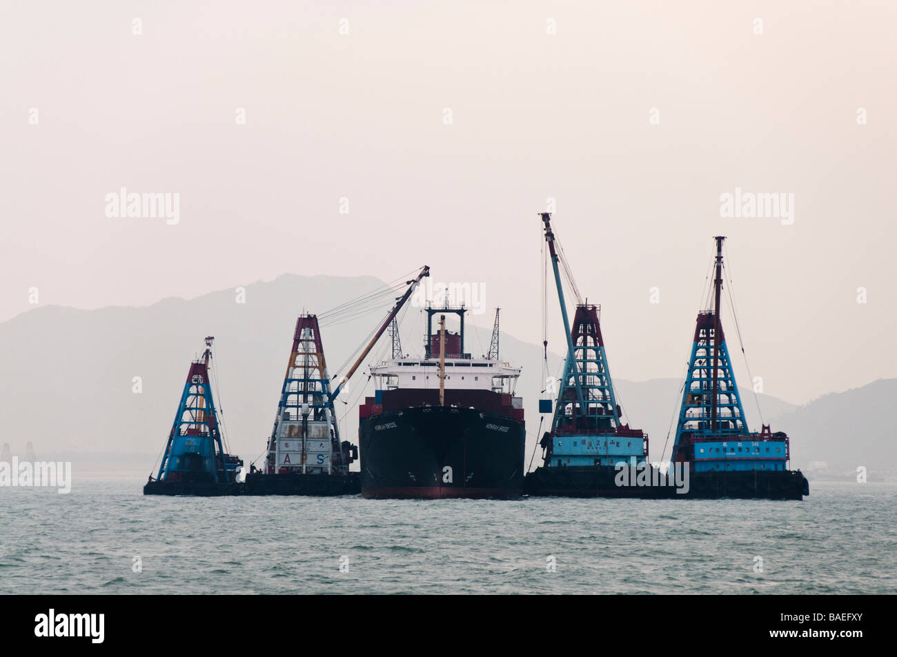 Crane unloads shipping container hi-res stock photography and images ...