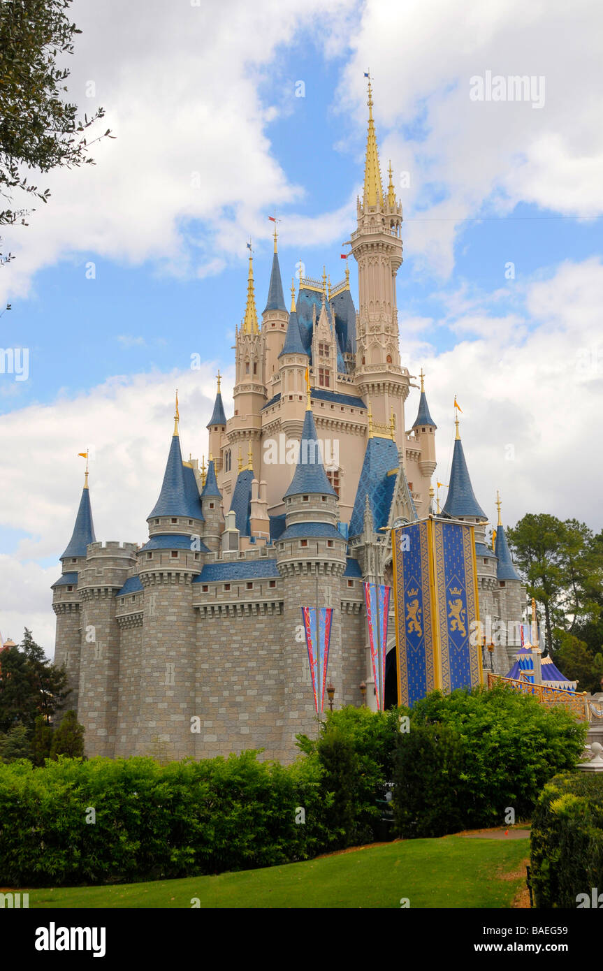 Cinderella Castle at Walt Disney Magic Kingdom Theme Park Orlando ...