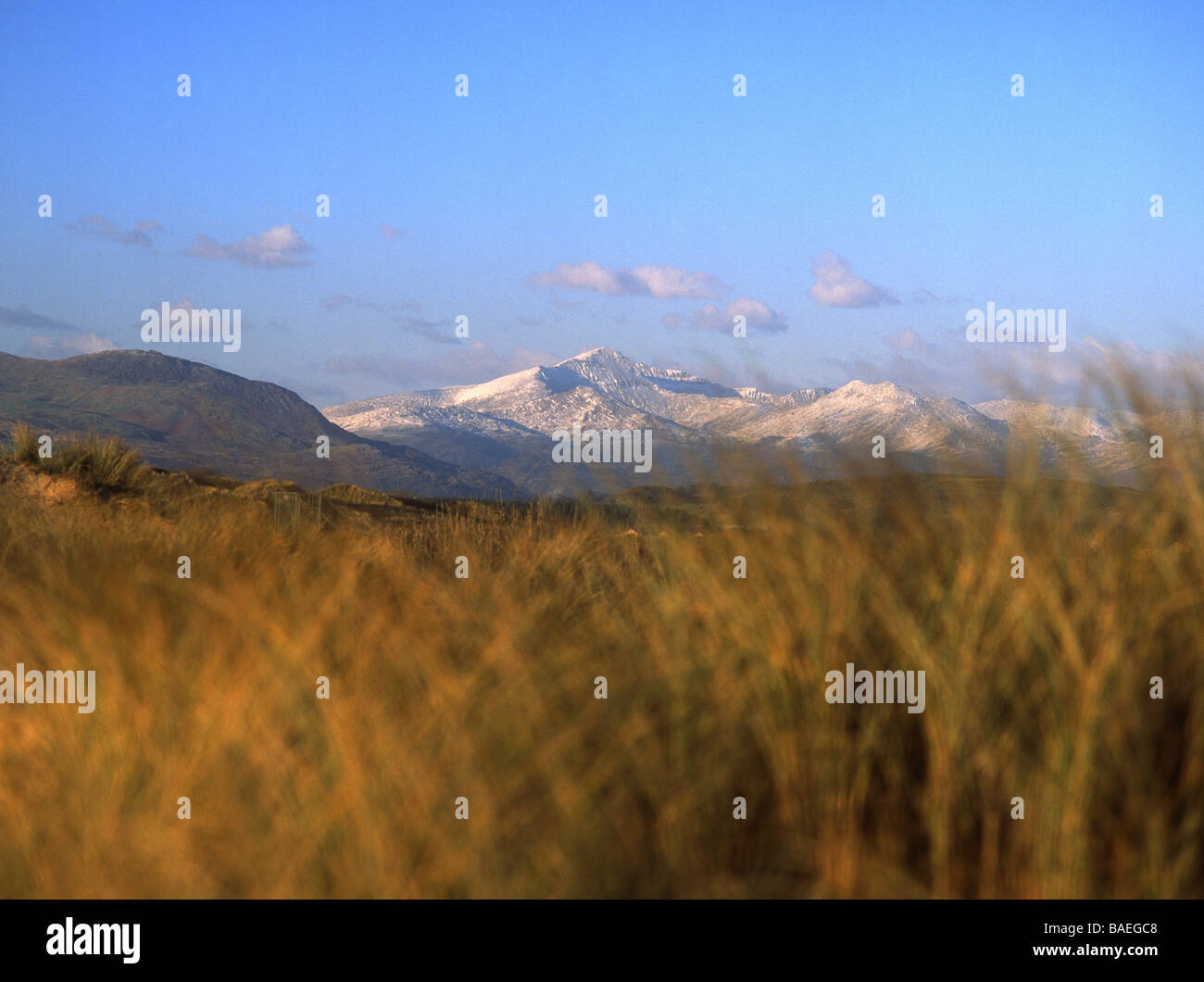 Snowy landscape in snowdonia hi-res stock photography and images - Alamy