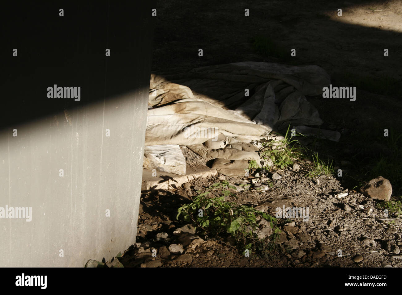 bed of homeless man person under bridge Stock Photo - Alamy