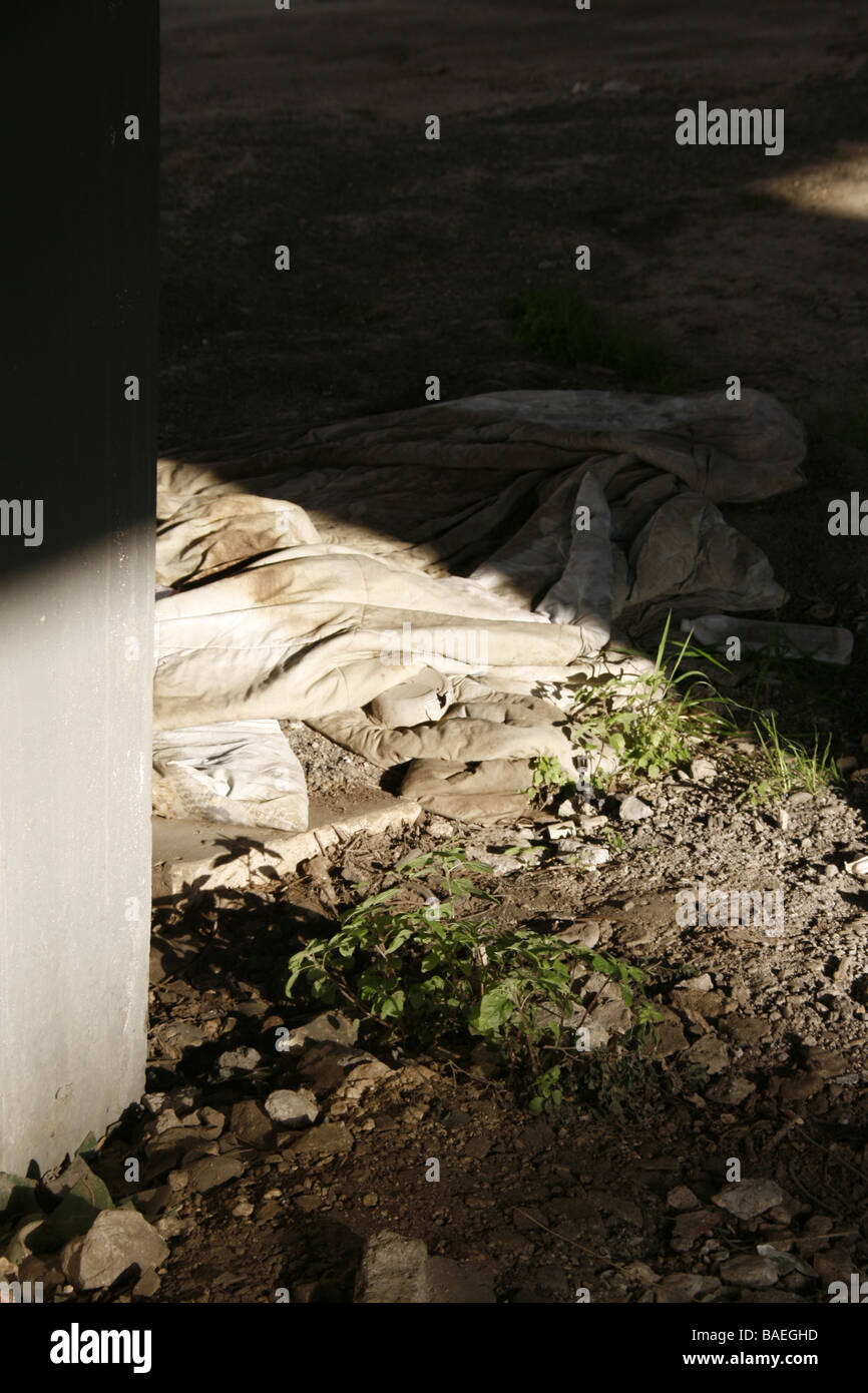 bed of homeless man person under bridge Stock Photo - Alamy