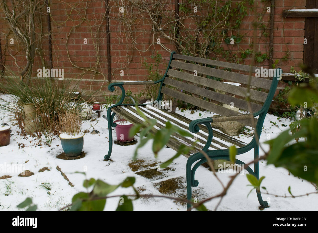 Garden pots winter hi-res stock photography and images - Alamy