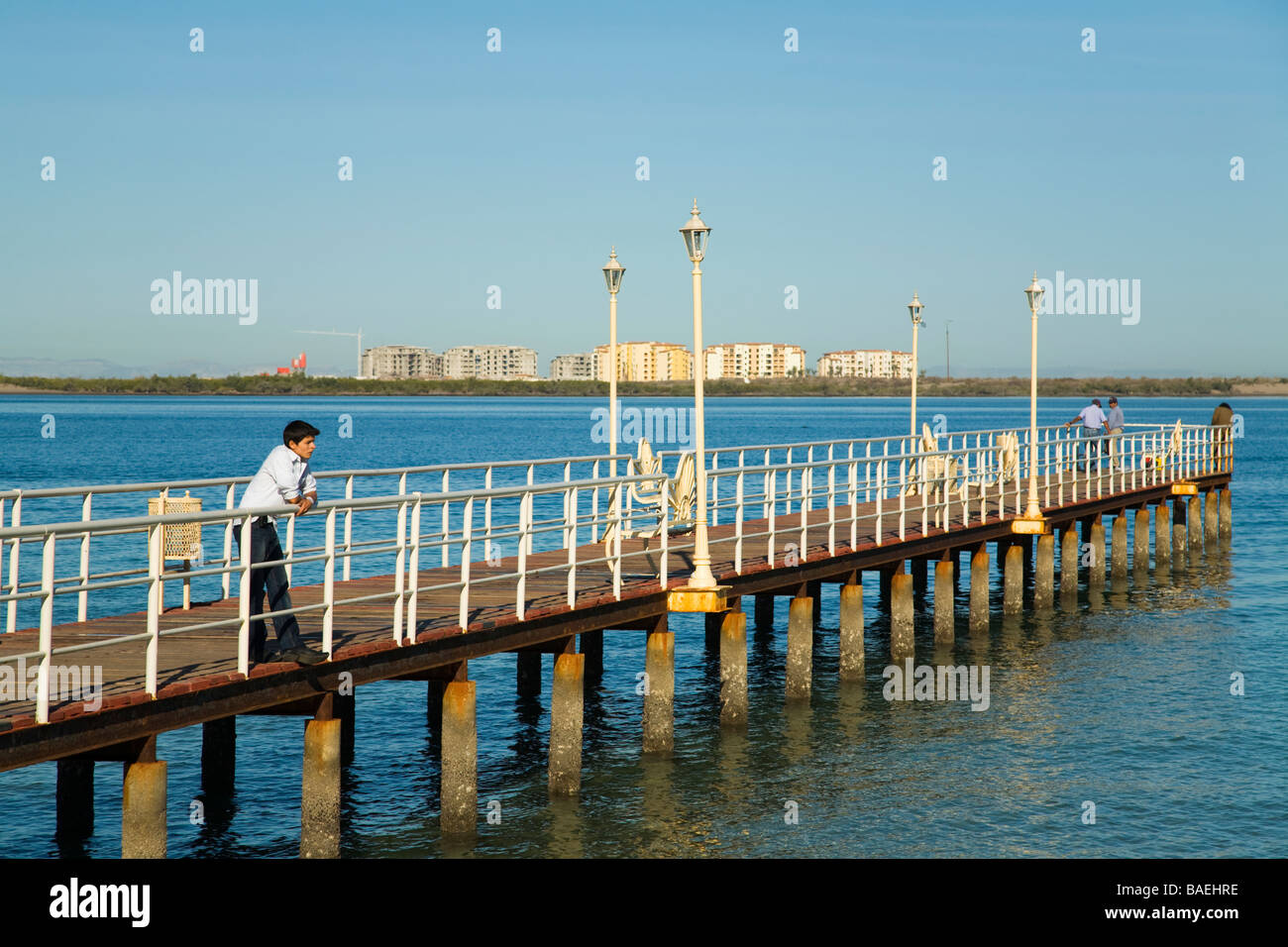 Queens pier hi-res stock photography and images - Alamy