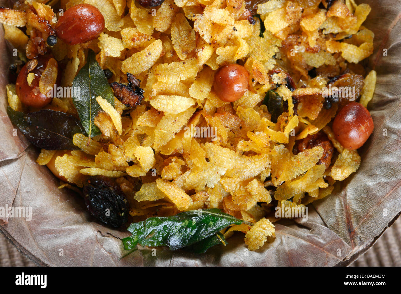 Chivda is a traditional maharastrian crispy, cranchy snack made with ...