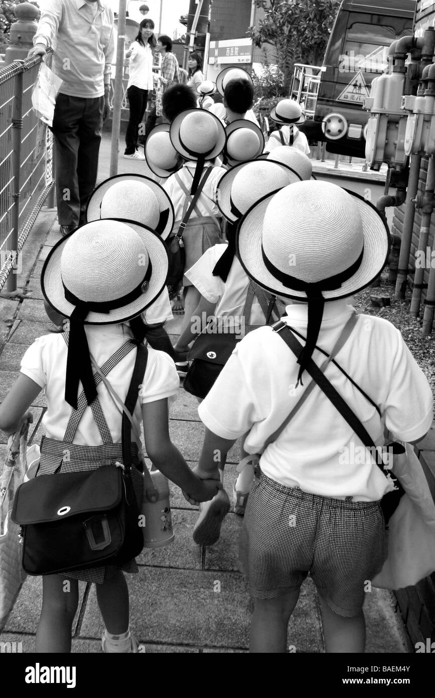 Japanese school children line hi-res stock photography and images - Alamy