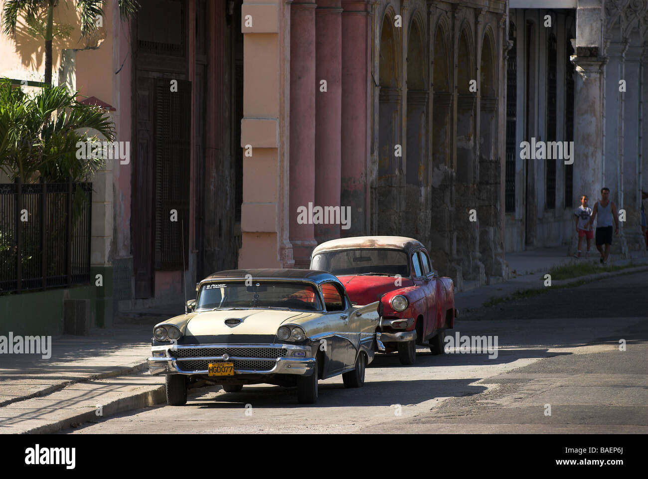 Street scene with classic cars, Havana, Cuba Stock Photo - Alamy