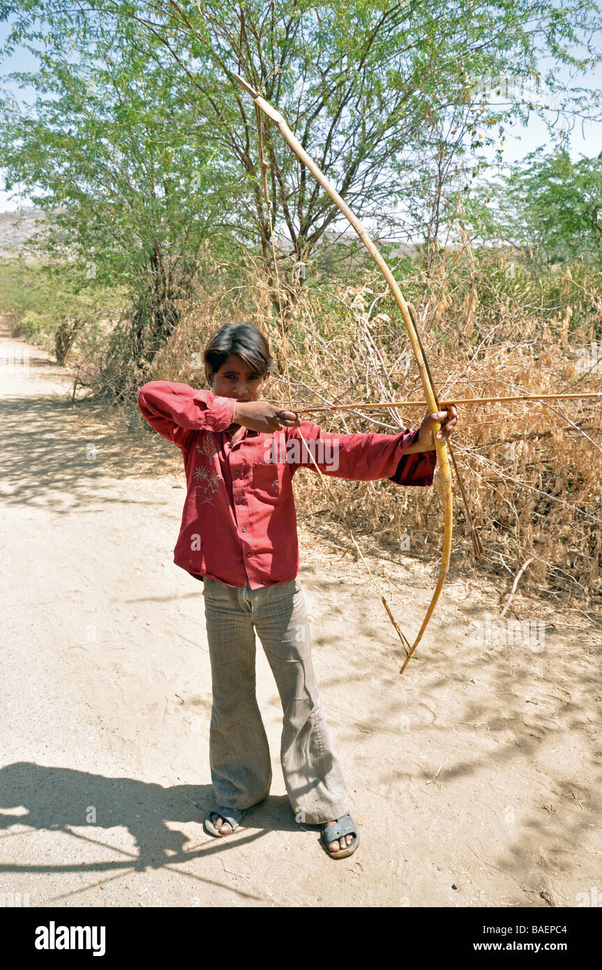 Bow and arrow tribe hi-res stock photography and images - Alamy