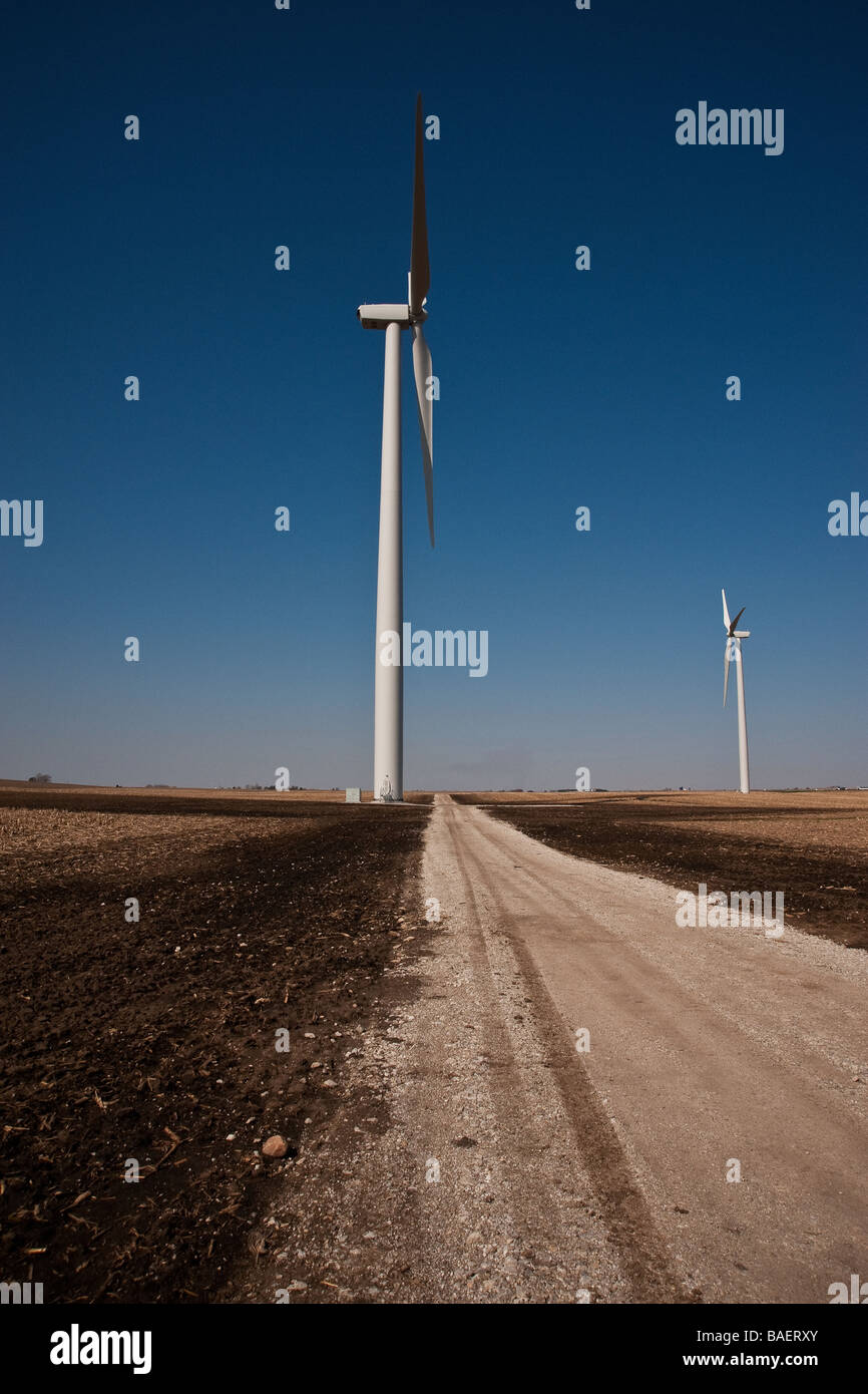 Windmill generating electric power in Midwest farm field Stock Photo ...