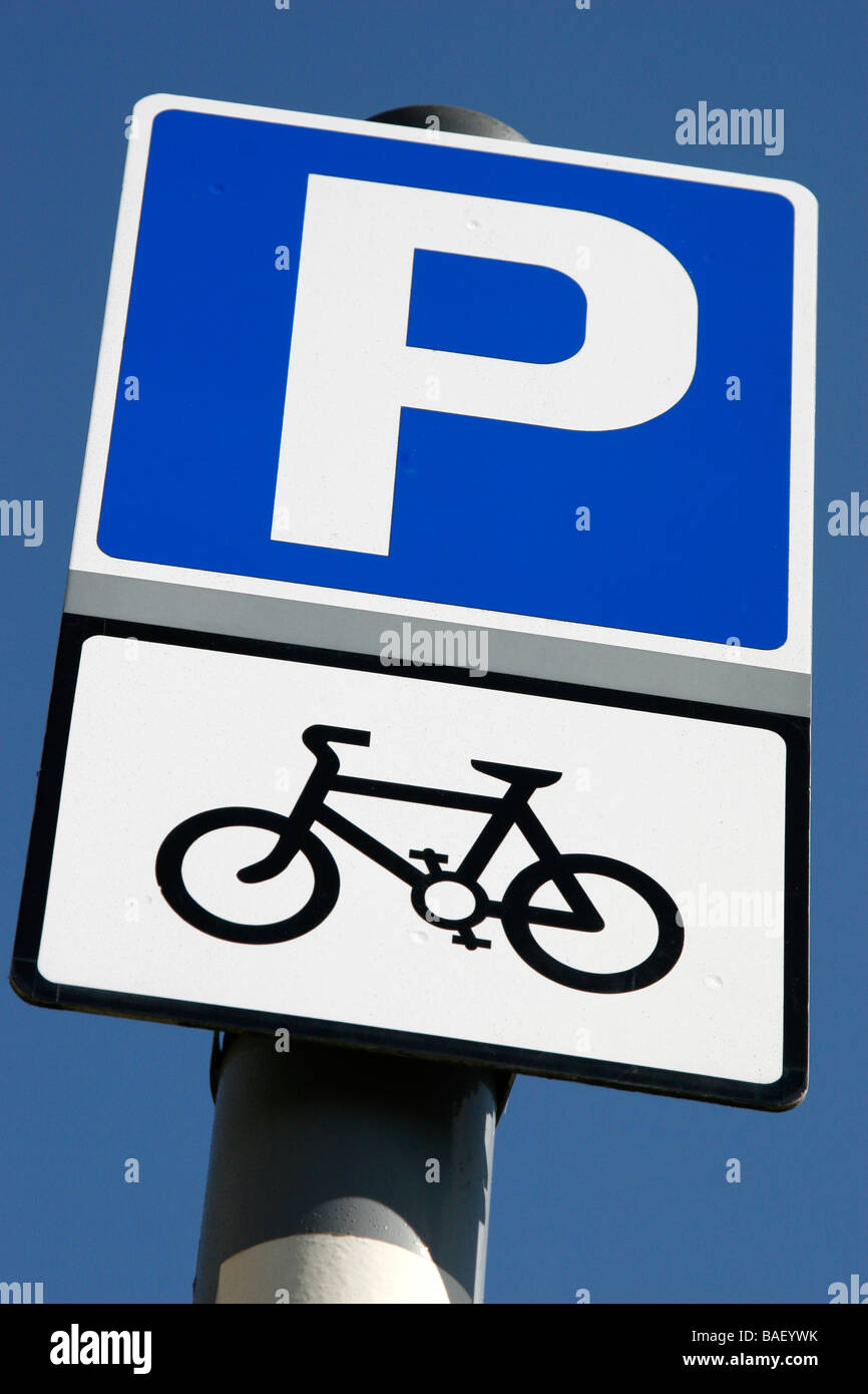 Sign indicating bicycle parking area Stock Photo - Alamy