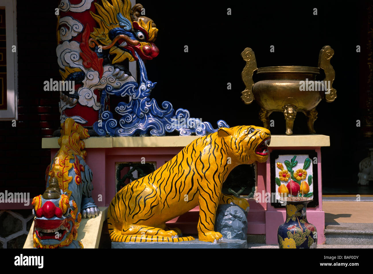 Temple tran hung dao hi-res stock photography and images - Alamy