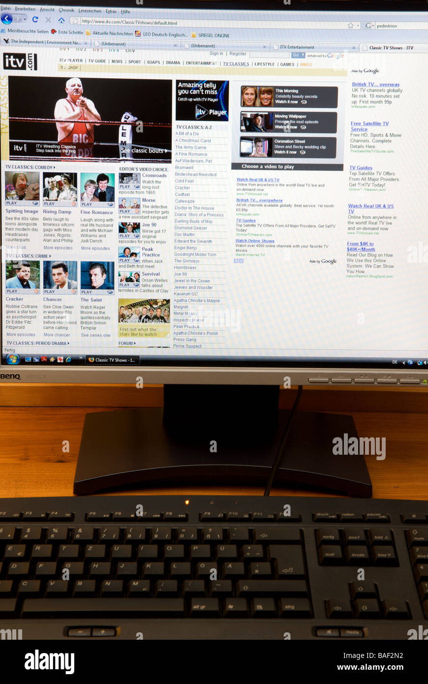 Webpage desktop hi-res stock photography and images - Alamy