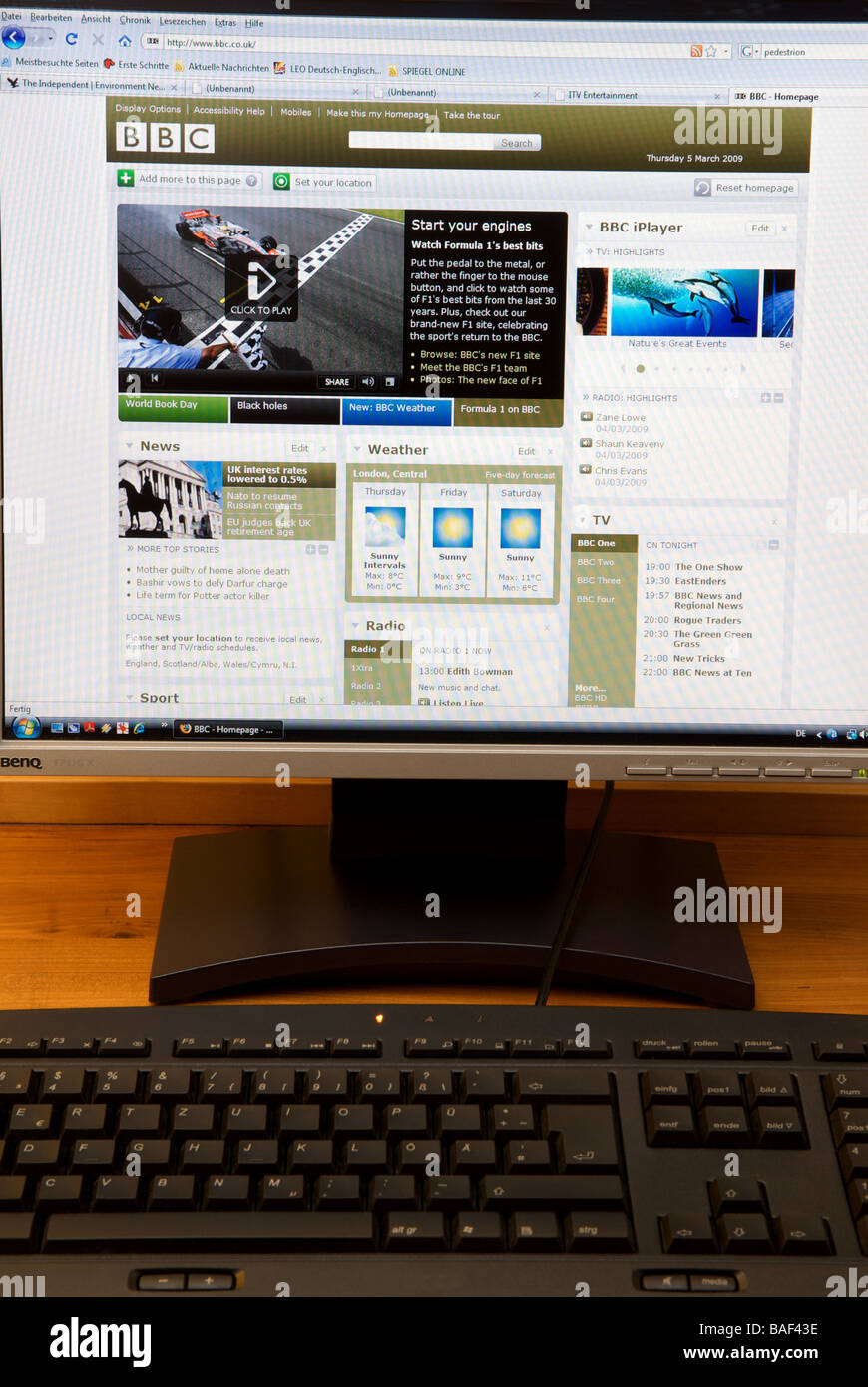 Desktop computer displaying BBC webpage Stock Photo - Alamy